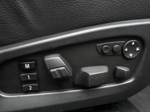 Black BMW 530 2007 in Riga, with an engine capacity of 3.00 L and mileage of 363 thousand km for 5990 €, photo 16 on AUTOMOTO.COM.LV