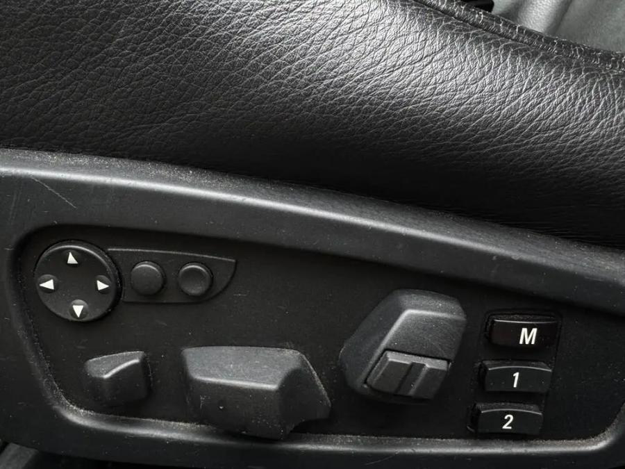 Black BMW 530 2007 in Riga, with an engine capacity of 3.00 L and mileage of 363 thousand km for 5990 €, photo 17 on AUTOMOTO.COM.LV