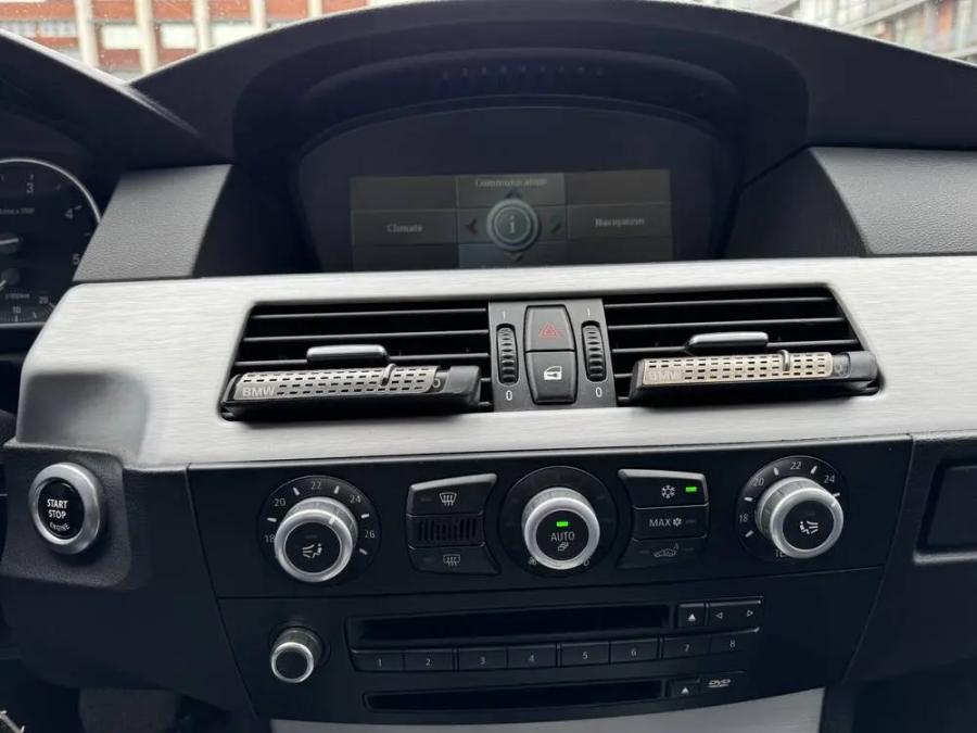 Black BMW 530 2007 in Riga, with an engine capacity of 3.00 L and mileage of 363 thousand km for 5990 €, photo 20 on AUTOMOTO.COM.LV
