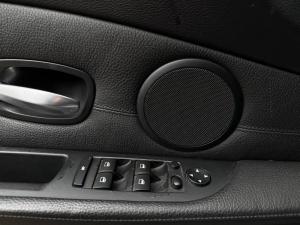Black BMW 530 2007 in Riga, with an engine capacity of 3.00 L and mileage of 363 thousand km for 5990 €, photo 28 on AUTOMOTO.COM.LV