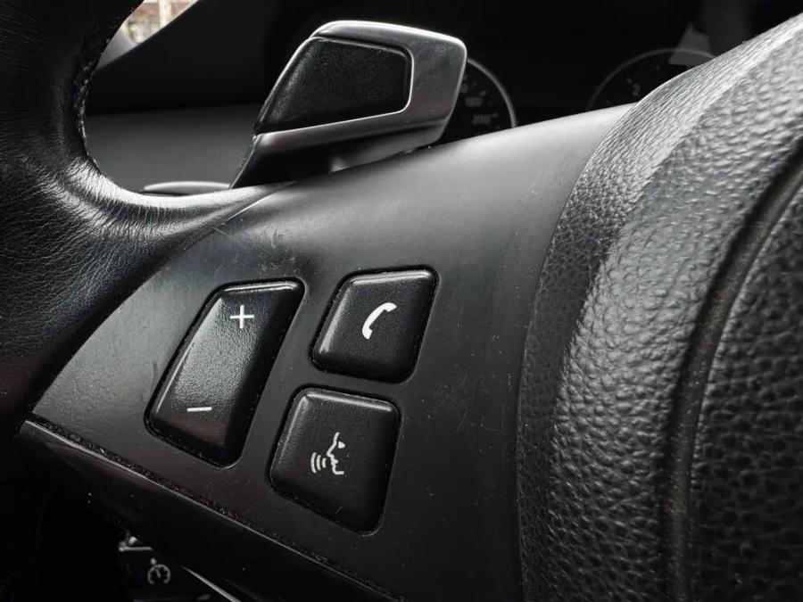 Black BMW 530 2007 in Riga, with an engine capacity of 3.00 L and mileage of 363 thousand km for 5990 €, photo 31 on AUTOMOTO.COM.LV
