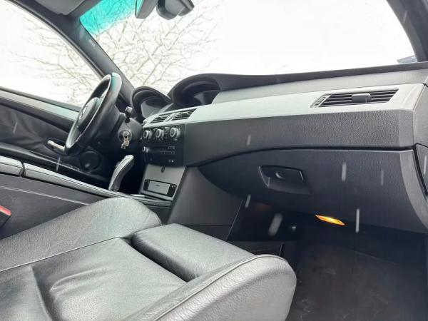 Black BMW 530 2007 in Riga, with an engine capacity of 3.00 L and mileage of 375 thousand km for 4990 €, photo 9 on AUTOMOTO.COM.LV