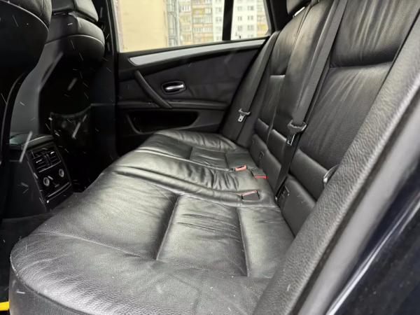 Black BMW 530 2007 in Riga, with an engine capacity of 3.00 L and mileage of 375 thousand km for 4990 €, photo 10 on AUTOMOTO.COM.LV