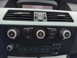 Melns BMW 530 2007 Rīga, ar dzinēja tilpumu 3.00 L un nobraukumu 375 tūkst. km par 4990 €, foto 22 vietnē AUTOMOTO.COM.LV