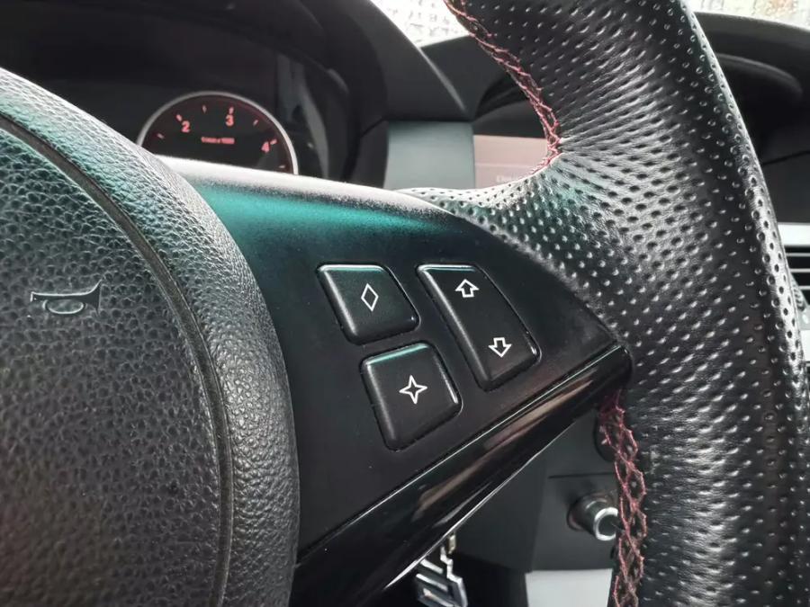 Melns BMW 530 2007 Rīga, ar dzinēja tilpumu 3.00 L un nobraukumu 375 tūkst. km par 4990 €, foto 23 vietnē AUTOMOTO.COM.LV