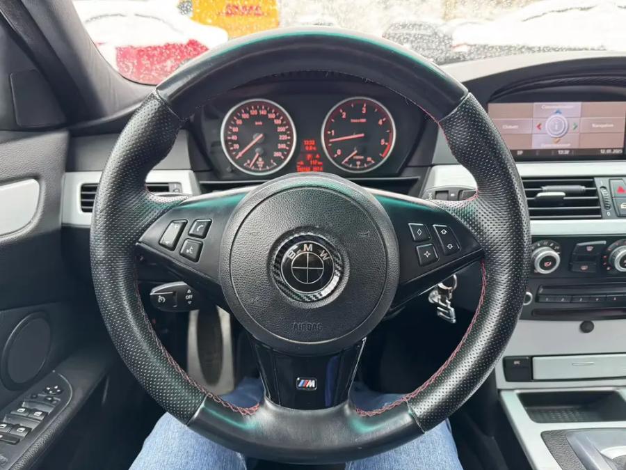 Melns BMW 530 2007 Rīga, ar dzinēja tilpumu 3.00 L un nobraukumu 375 tūkst. km par 4990 €, foto 25 vietnē AUTOMOTO.COM.LV
