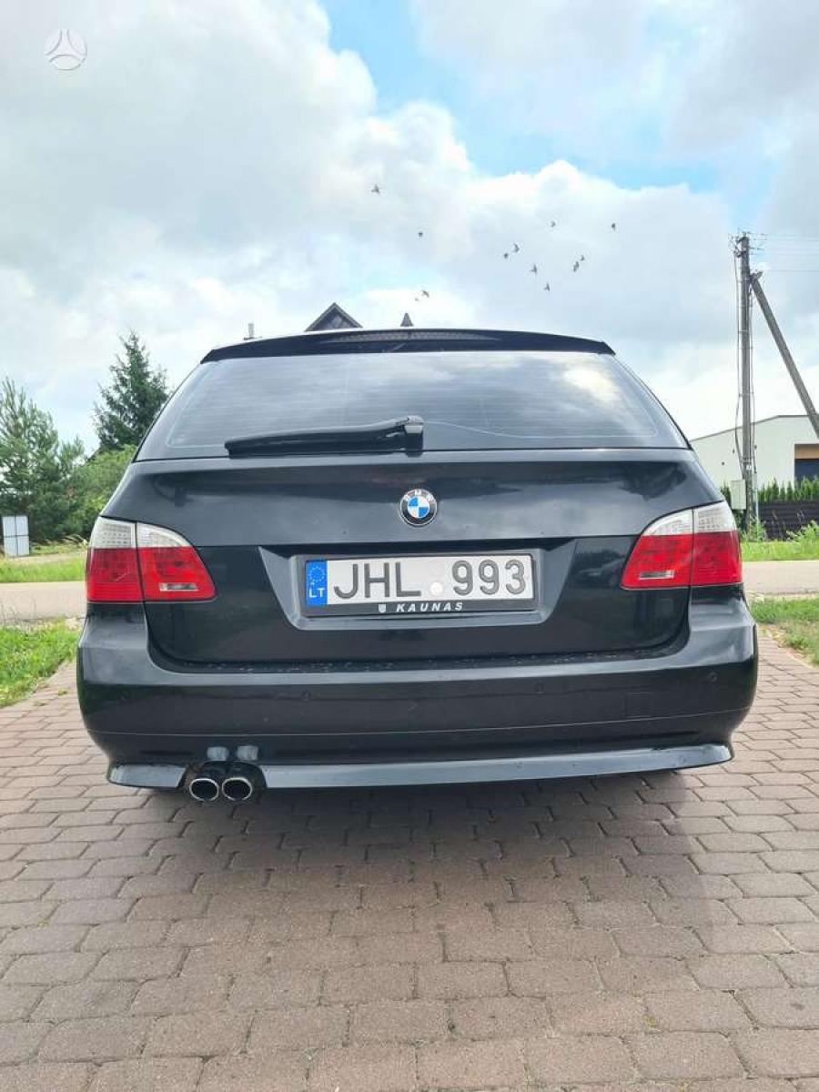 Black BMW 530 2007 in Kaisiadorys, with an engine capacity of 2.99 L and mileage of 369 thousand km for 4150 €, photo 11 on AUTOMOTO.COM.LV