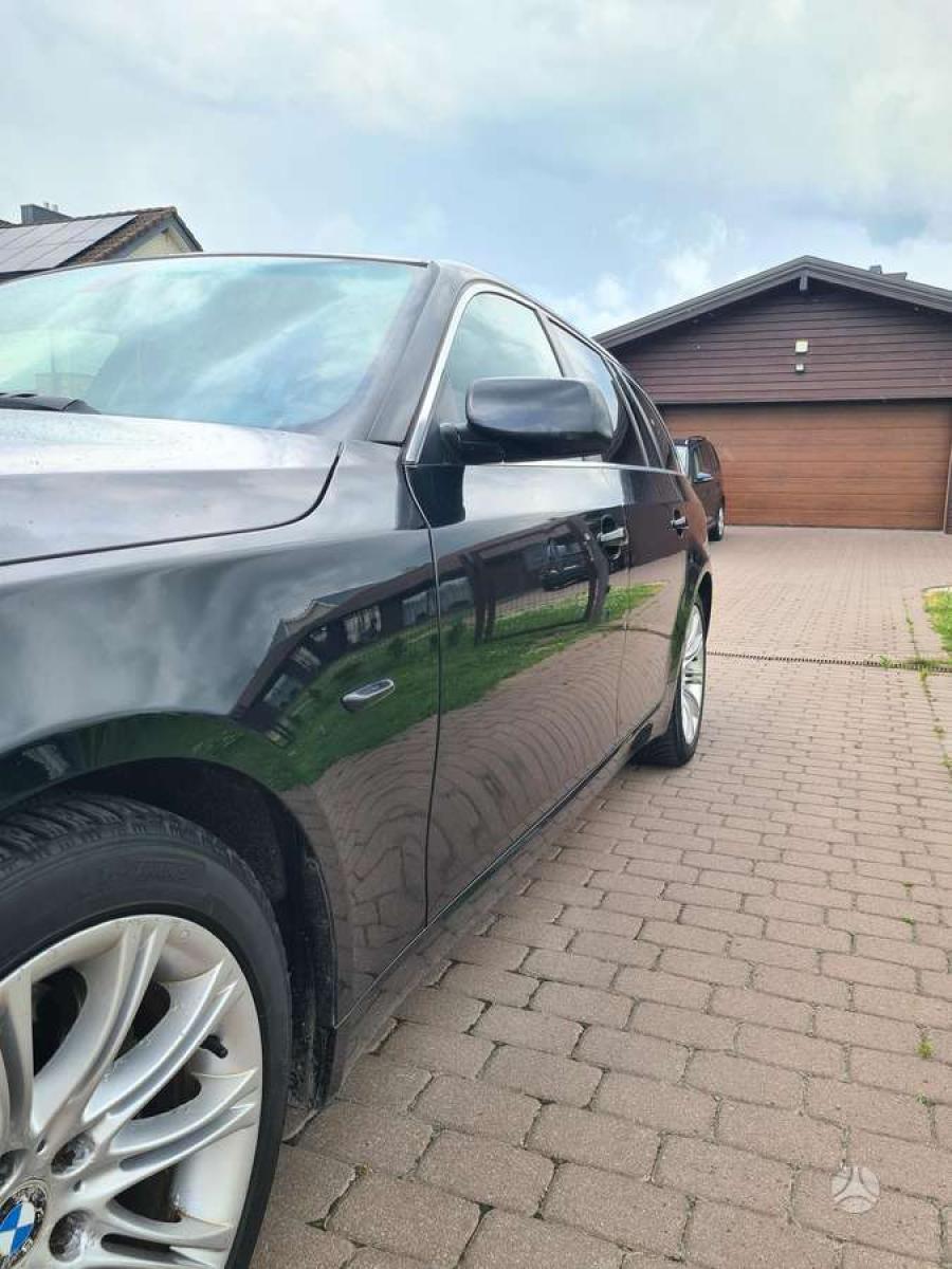 Black BMW 530 2007 in Kaisiadorys, with an engine capacity of 2.99 L and mileage of 369 thousand km for 4150 €, photo 15 on AUTOMOTO.COM.LV