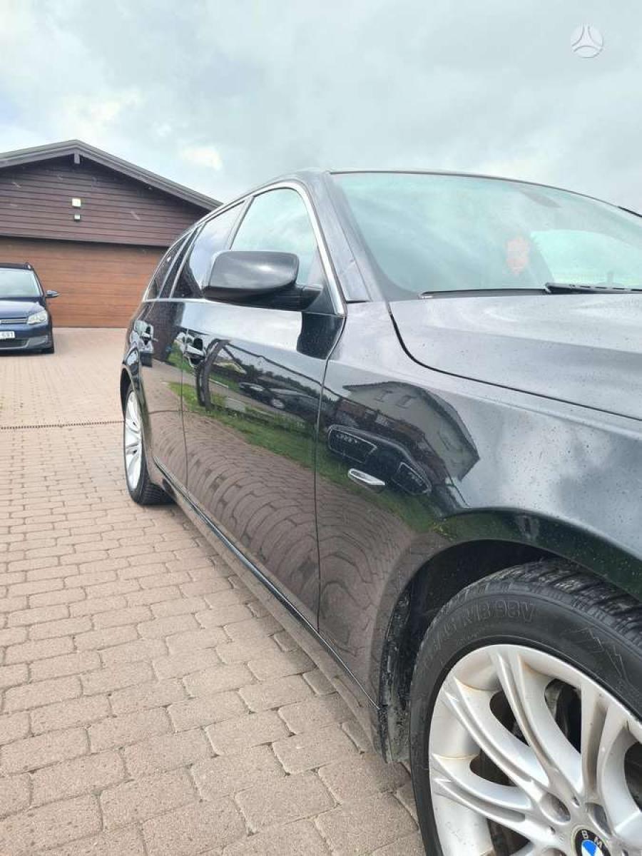 Black BMW 530 2007 in Kaisiadorys, with an engine capacity of 2.99 L and mileage of 369 thousand km for 4150 €, photo 16 on AUTOMOTO.COM.LV