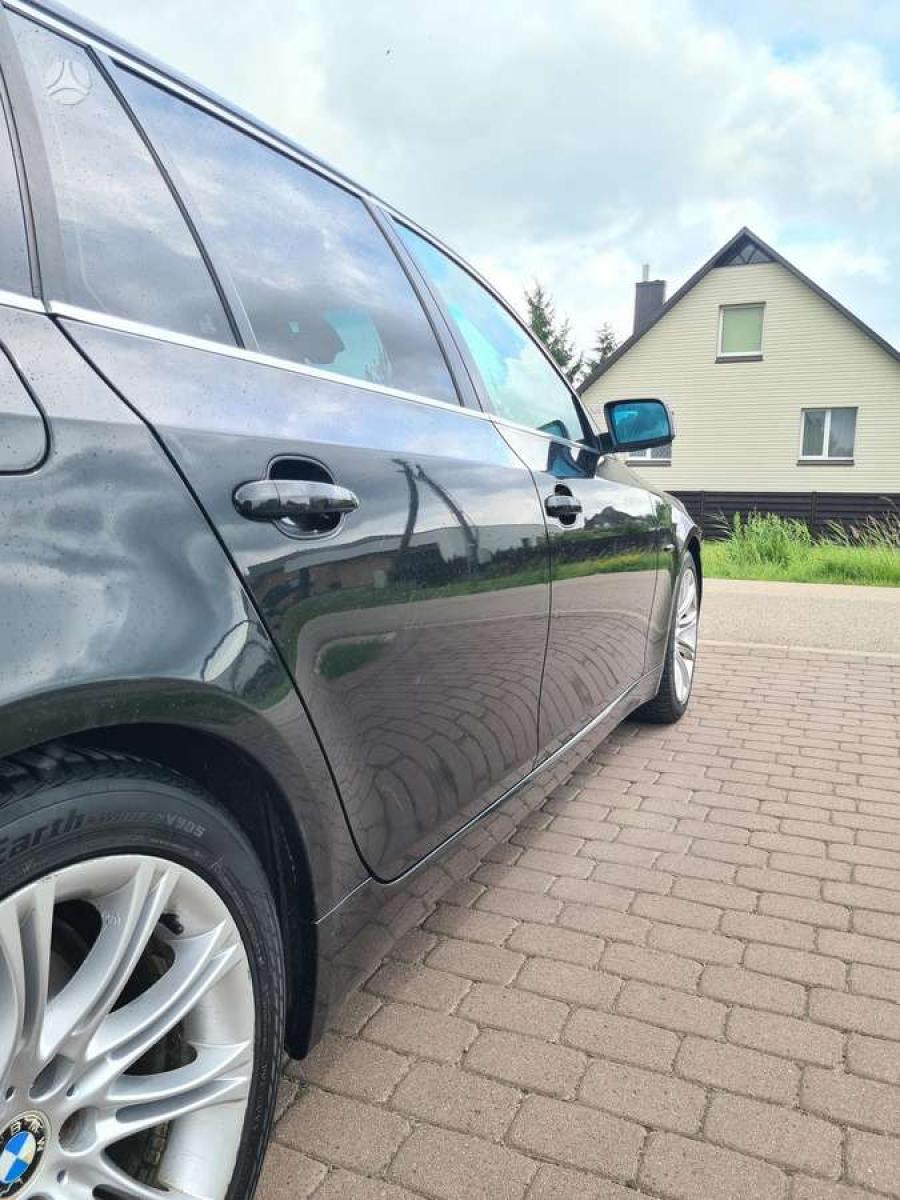Black BMW 530 2007 in Kaisiadorys, with an engine capacity of 2.99 L and mileage of 369 thousand km for 4150 €, photo 17 on AUTOMOTO.COM.LV