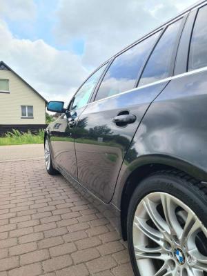Black BMW 530 2007 in Kaisiadorys, with an engine capacity of 2.99 L and mileage of 369 thousand km for 4150 €, photo 18 on AUTOMOTO.COM.LV