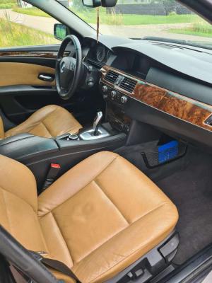 Black BMW 530 2007 in Kaisiadorys, with an engine capacity of 2.99 L and mileage of 369 thousand km for 4150 €, photo 21 on AUTOMOTO.COM.LV