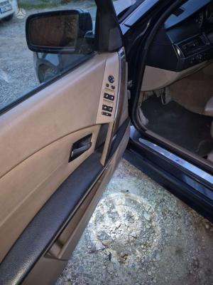 Black BMW 530 2007 in Jonava, with an engine capacity of 2.99 L and mileage of 366 thousand km for 4000 €, photo 7 on AUTOMOTO.COM.LV