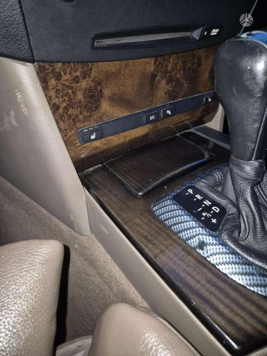 Black BMW 530 2007 in Jonava, with an engine capacity of 2.99 L and mileage of 366 thousand km for 4000 €, photo 10 on AUTOMOTO.COM.LV
