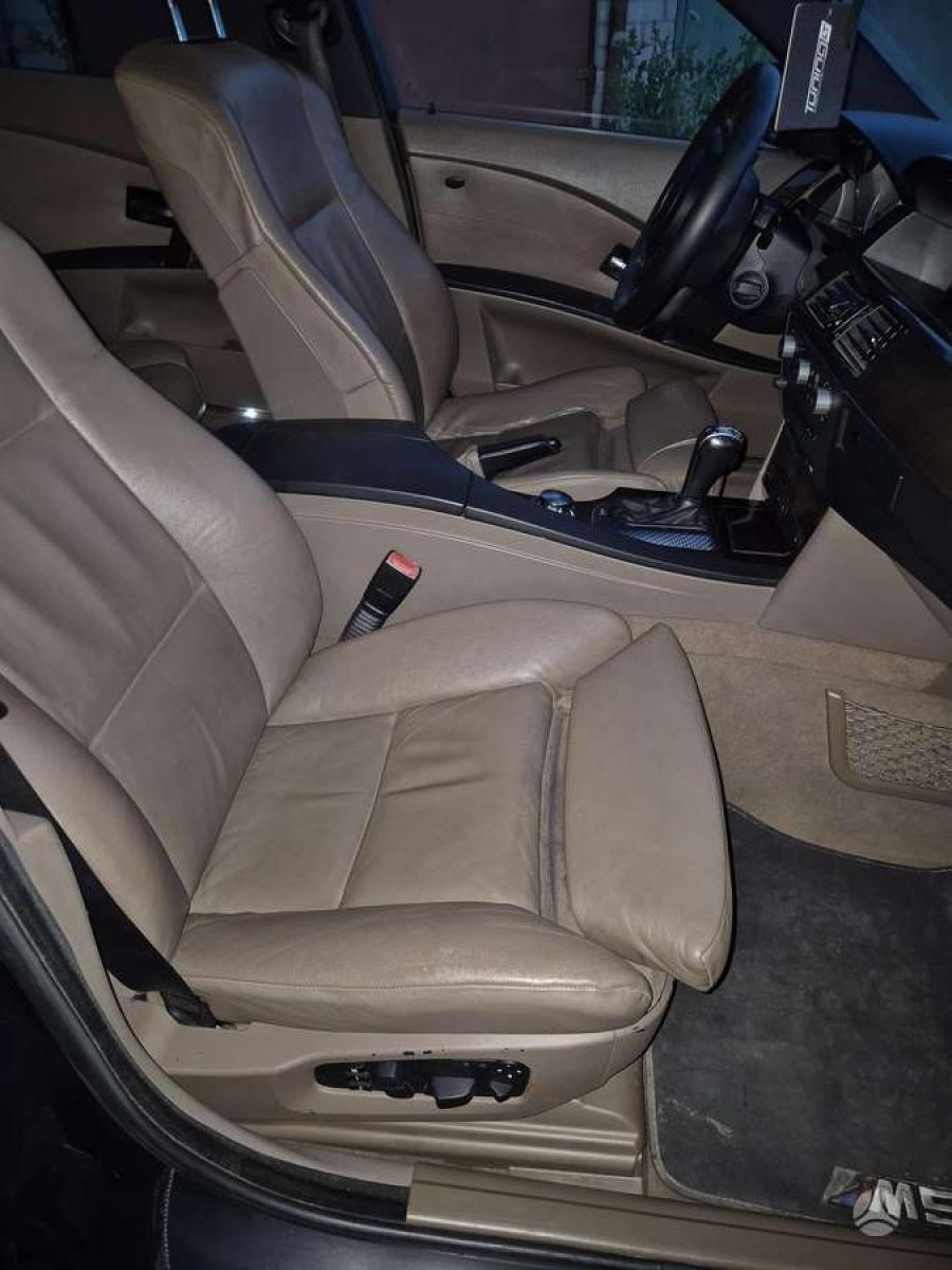 Black BMW 530 2007 in Jonava, with an engine capacity of 2.99 L and mileage of 366 thousand km for 4000 €, photo 12 on AUTOMOTO.COM.LV