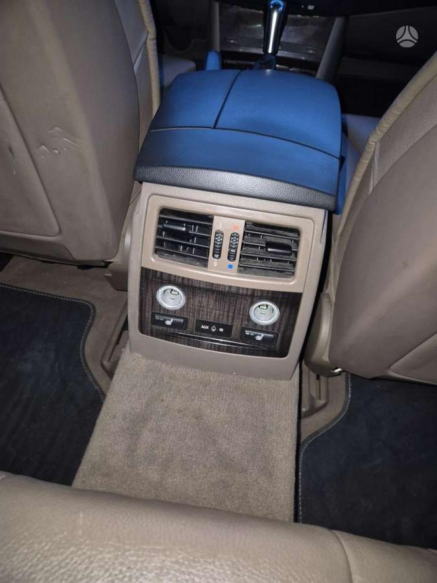 Black BMW 530 2007 in Jonava, with an engine capacity of 2.99 L and mileage of 366 thousand km for 4000 €, photo 14 on AUTOMOTO.COM.LV