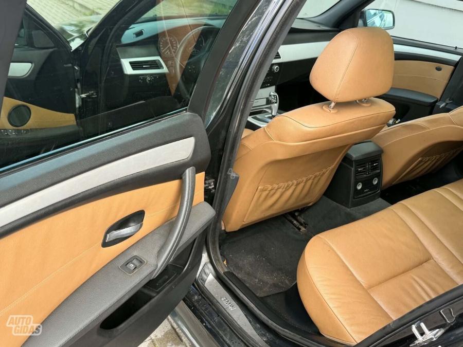 Black BMW 530 2007 in Radviliskis, with an engine capacity of 3.00 L and mileage of 381 thousand km for 3300 €, photo 11 on AUTOMOTO.COM.LV