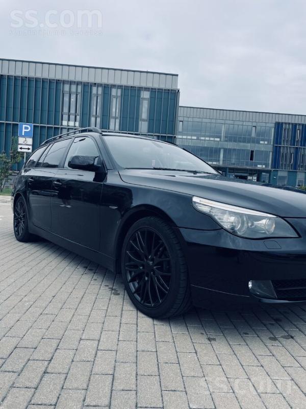 Black BMW 530 2007 in Aizkraukle, with an engine capacity of 3.00 L and mileage of 457 thousand km for 4200 €, photo 5 on AUTOMOTO.COM.LV