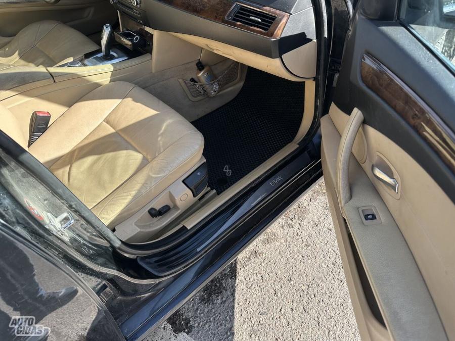 Melns BMW 530 2008 Viļņa, ar dzinēja tilpumu 3.00 L un nobraukumu 395 tūkst. km par 3200 €, foto 8 vietnē AUTOMOTO.COM.LV