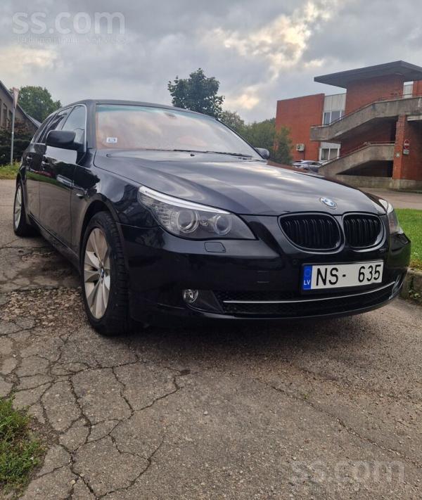 Black BMW 530 2008 in Liepaja, with an engine capacity of 3.00 L and mileage of 302 thousand km for 5900 €, photo 2 on AUTOMOTO.COM.LV