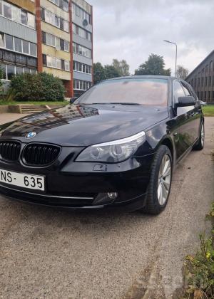 Black BMW 530 2008 in Liepaja, with an engine capacity of 3.00 L and mileage of 302 thousand km for 5900 €, photo 4 on AUTOMOTO.COM.LV