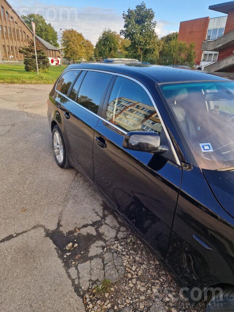 Black BMW 530 2008 in Liepaja, with an engine capacity of 3.00 L and mileage of 302 thousand km for 5900 €, photo 6 on AUTOMOTO.COM.LV