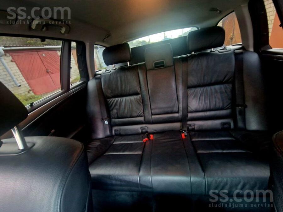 Black BMW 530 2008 in Liepaja, with an engine capacity of 3.00 L and mileage of 302 thousand km for 5900 €, photo 12 on AUTOMOTO.COM.LV