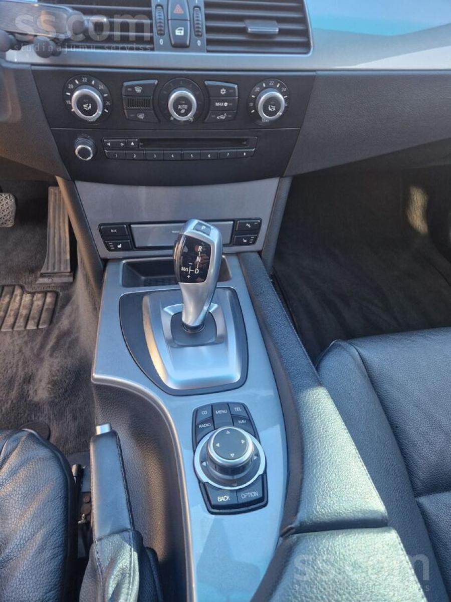 Black BMW 530 2008 in Liepaja, with an engine capacity of 3.00 L and mileage of 302 thousand km for 5900 €, photo 13 on AUTOMOTO.COM.LV