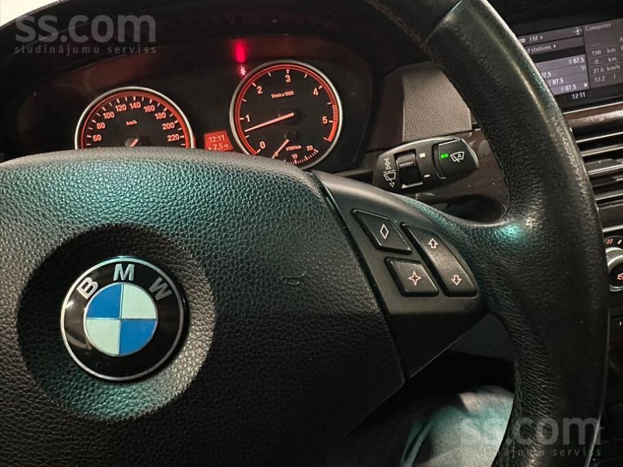 Melns BMW 530 2008 Jūrmala, ar dzinēja tilpumu 3.00 L un nobraukumu 372 tūkst. km par 2990 €, foto 28 vietnē AUTOMOTO.COM.LV