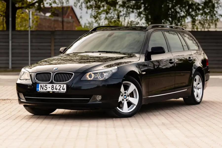 Melns BMW 530 2008 Jelgava, ar dzinēja tilpumu 3.00 L un nobraukumu 366 tūkst. km par 6190 €, foto 1 vietnē AUTOMOTO.COM.LV