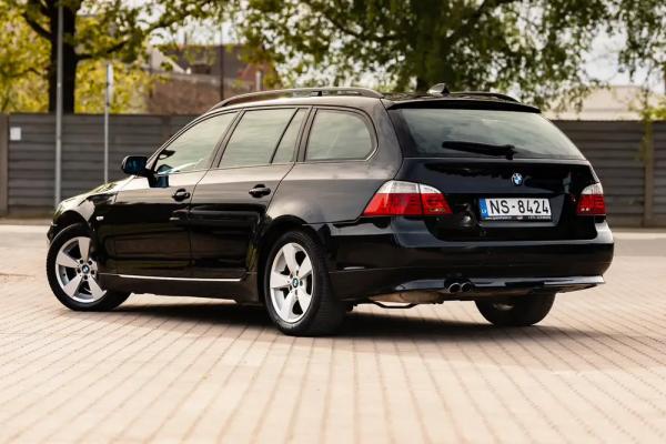 Black BMW 530 2008 in Jelgava, with an engine capacity of 3.00 L and mileage of 366 thousand km for 6190 €, photo 4 on AUTOMOTO.COM.LV