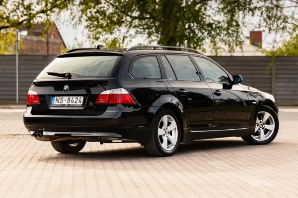 Black BMW 530 2008 in Jelgava, with an engine capacity of 3.00 L and mileage of 366 thousand km for 6190 €, photo 5 on AUTOMOTO.COM.LV