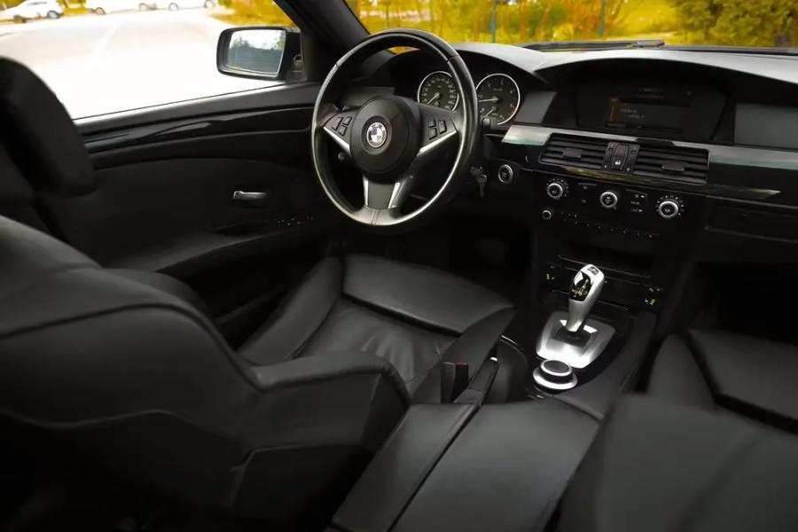 Melns BMW 530 2008 Jelgava, ar dzinēja tilpumu 3.00 L un nobraukumu 366 tūkst. km par 6190 €, foto 8 vietnē AUTOMOTO.COM.LV