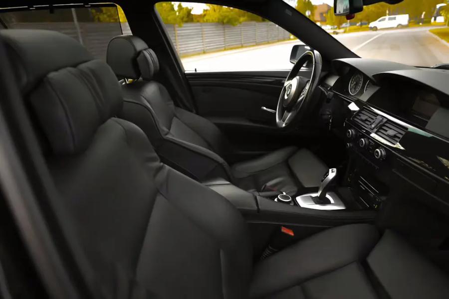 Melns BMW 530 2008 Jelgava, ar dzinēja tilpumu 3.00 L un nobraukumu 366 tūkst. km par 6190 €, foto 11 vietnē AUTOMOTO.COM.LV