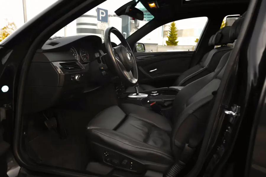 Melns BMW 530 2008 Jelgava, ar dzinēja tilpumu 3.00 L un nobraukumu 366 tūkst. km par 6190 €, foto 15 vietnē AUTOMOTO.COM.LV