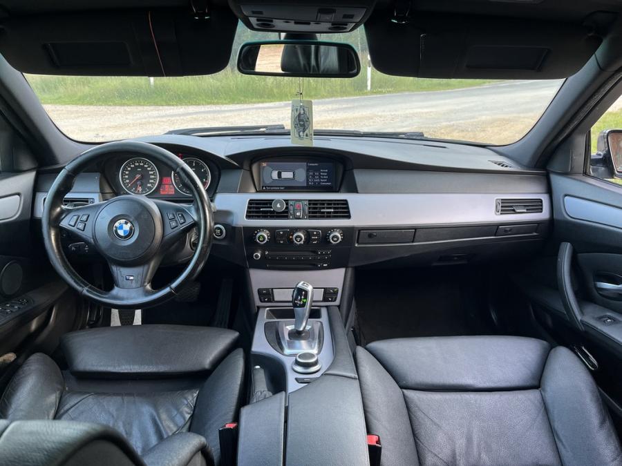 Melns BMW 530 2008 Tartu, ar dzinēja tilpumu 3.00 L un nobraukumu 364 tūkst. km par 4700 €, foto 20 vietnē AUTOMOTO.COM.LV