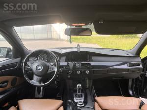 Black BMW 530 2008 in Riga, with an engine capacity of 3.00 L and mileage of 355 thousand km for 7900 €, photo 8 on AUTOMOTO.COM.LV