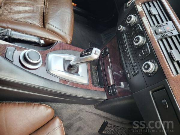 Black BMW 530 2008 in Riga, with an engine capacity of 3.00 L and mileage of 311 thousand km for 3600 €, photo 2 on AUTOMOTO.COM.LV