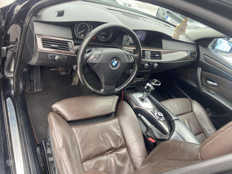 Melns BMW 530 2009 Kauņa, ar dzinēja tilpumu 3.00 L un nobraukumu 430 tūkst. km par 3450 €, foto 4 vietnē AUTOMOTO.COM.LV