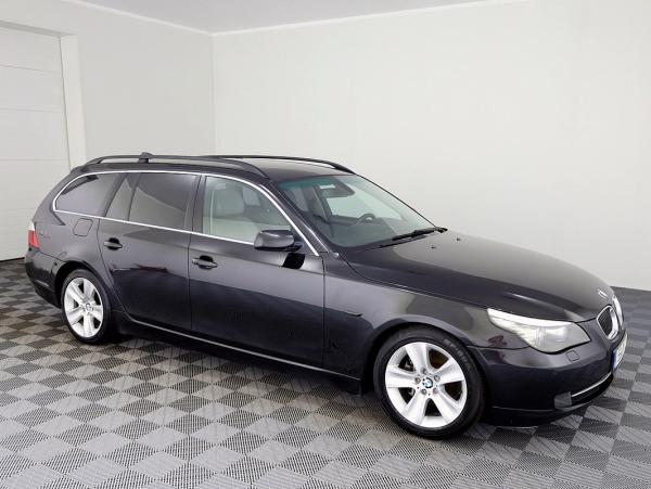 Black BMW 530 2009 in Tallinn, with an engine capacity of 3.00 L and mileage of 346 thousand km for 3499 €, photo 8 on AUTOMOTO.COM.LV