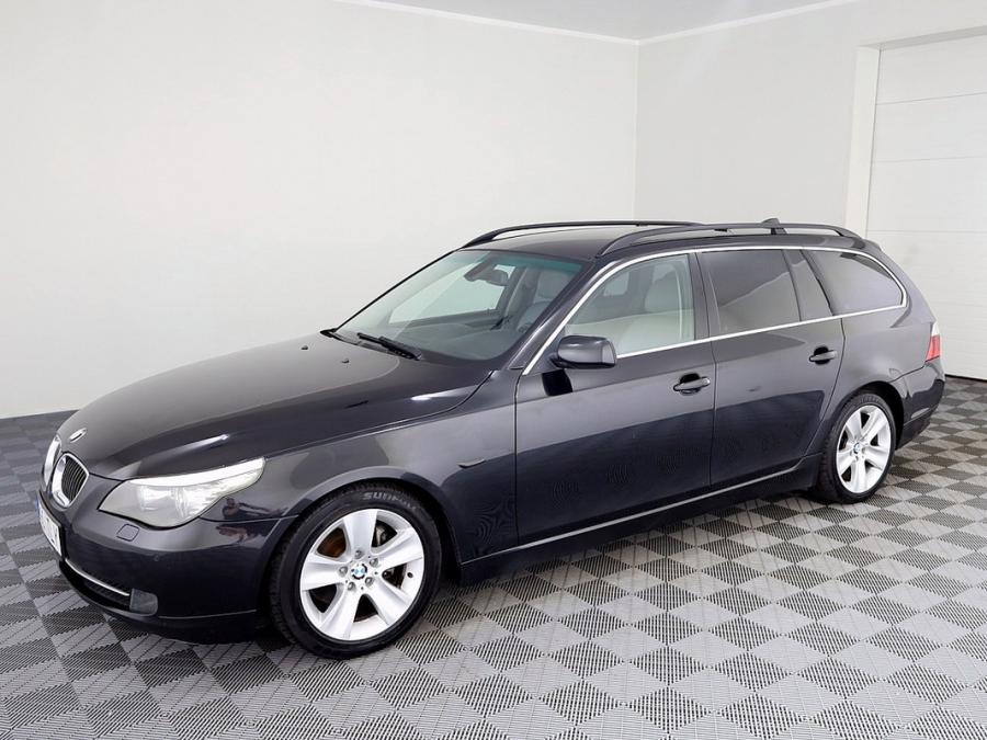 Melns BMW 530 2009 Tallina, ar dzinēja tilpumu 3.00 L un nobraukumu 346 tūkst. km par 3499 €, foto 10 vietnē AUTOMOTO.COM.LV