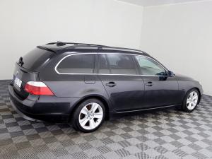 Melns BMW 530 2009 Tallina, ar dzinēja tilpumu 3.00 L un nobraukumu 346 tūkst. km par 3499 €, foto 11 vietnē AUTOMOTO.COM.LV