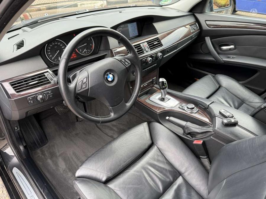 Melns BMW 530 2009 Prienai, ar dzinēja tilpumu 2.99 L un nobraukumu 380 tūkst. km par 4950 €, foto 23 vietnē AUTOMOTO.COM.LV