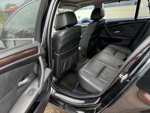 Melns BMW 530 2009 Prienai, ar dzinēja tilpumu 2.99 L un nobraukumu 380 tūkst. km par 4950 €, foto 26 vietnē AUTOMOTO.COM.LV
