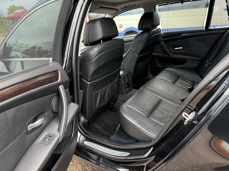 Melns BMW 530 2009 Prienai, ar dzinēja tilpumu 2.99 L un nobraukumu 380 tūkst. km par 4950 €, foto 26 vietnē AUTOMOTO.COM.LV
