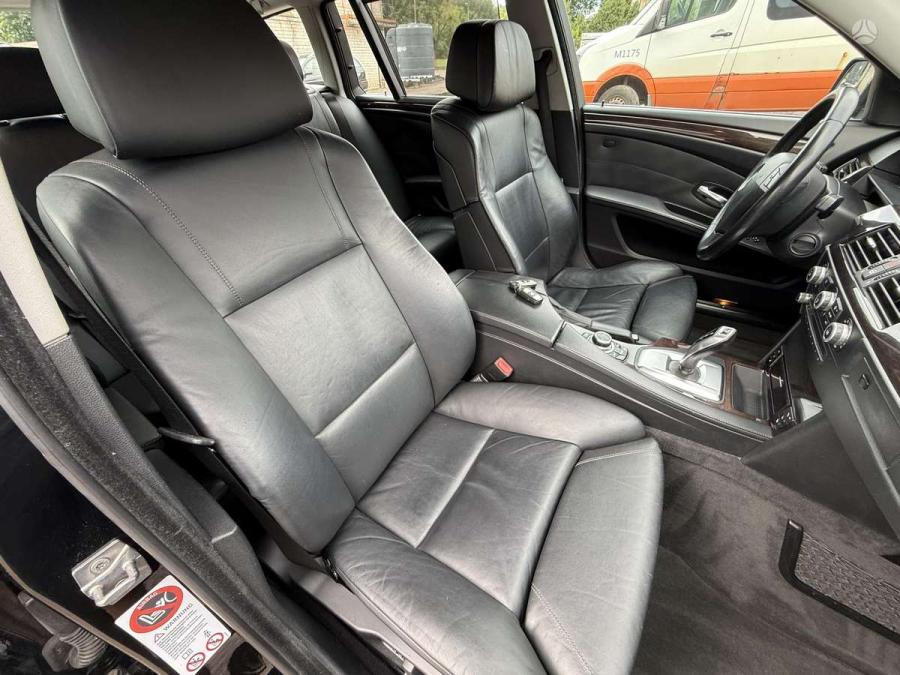 Melns BMW 530 2009 Prienai, ar dzinēja tilpumu 2.99 L un nobraukumu 380 tūkst. km par 4950 €, foto 30 vietnē AUTOMOTO.COM.LV