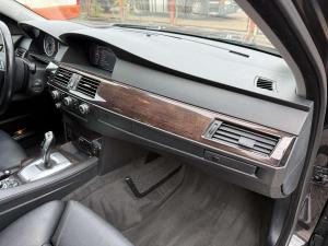 Melns BMW 530 2009 Prienai, ar dzinēja tilpumu 2.99 L un nobraukumu 380 tūkst. km par 4950 €, foto 33 vietnē AUTOMOTO.COM.LV