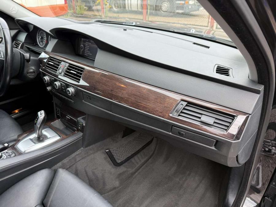 Melns BMW 530 2009 Prienai, ar dzinēja tilpumu 2.99 L un nobraukumu 380 tūkst. km par 4950 €, foto 33 vietnē AUTOMOTO.COM.LV