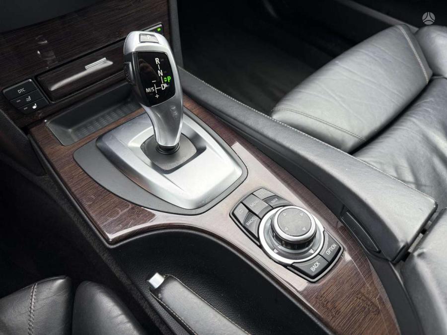 Melns BMW 530 2009 Prienai, ar dzinēja tilpumu 2.99 L un nobraukumu 380 tūkst. km par 4950 €, foto 38 vietnē AUTOMOTO.COM.LV