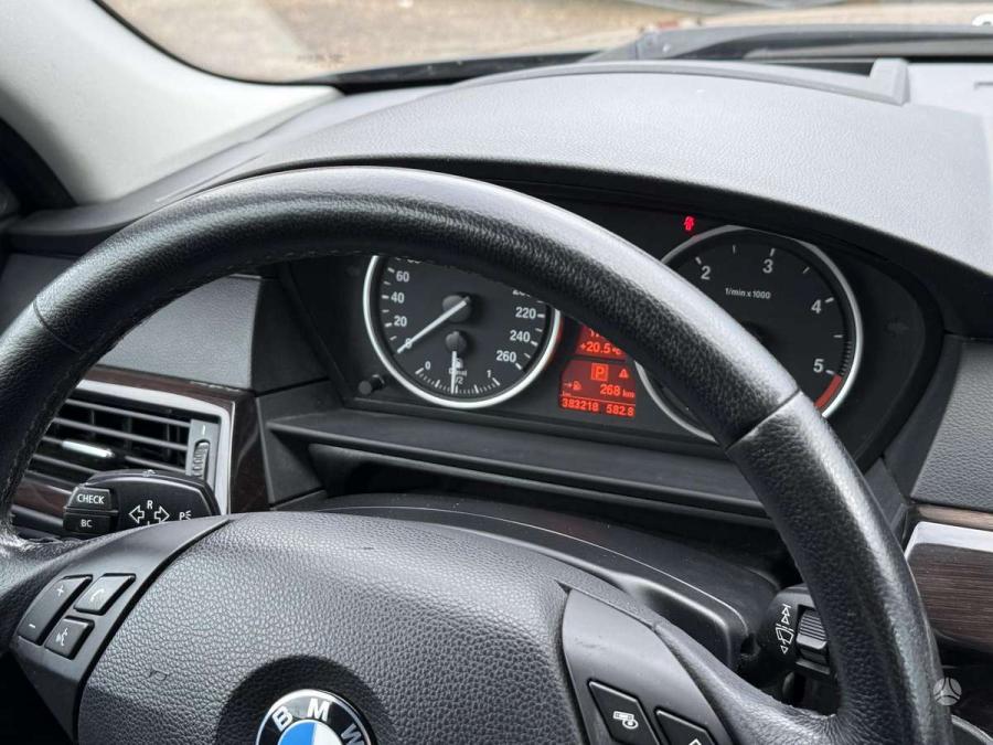 Melns BMW 530 2009 Prienai, ar dzinēja tilpumu 2.99 L un nobraukumu 380 tūkst. km par 4950 €, foto 40 vietnē AUTOMOTO.COM.LV
